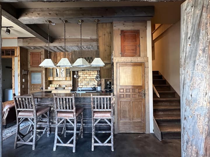 Gallery Guest House - Gardiner, MT