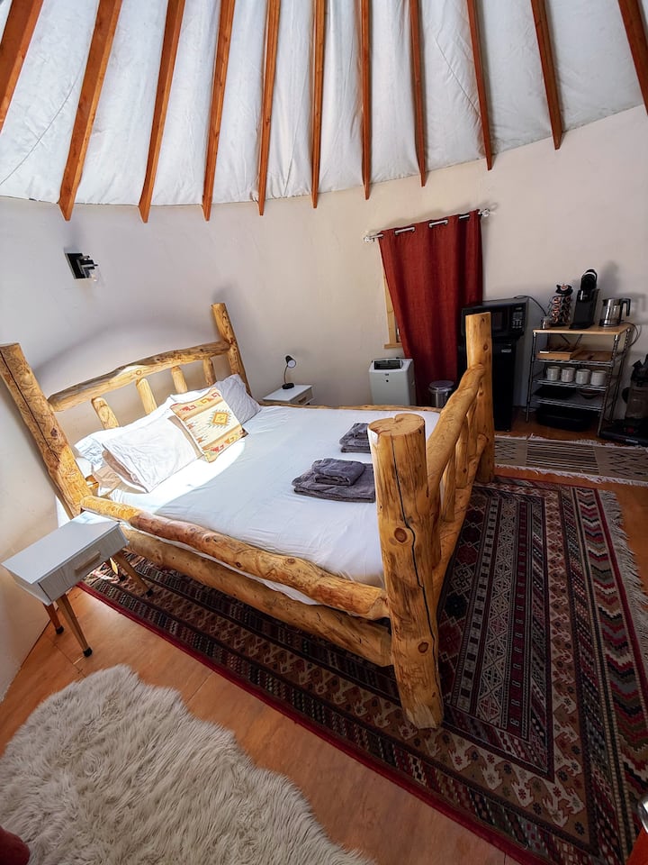 "Shambala" Heaven On Earth Newly Remodeled Yurt - Crestone, CO
