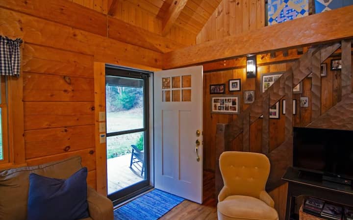 Lovey’s Cabin Retreat-summer Getaway…aaaaahhhh - White Sulphur Springs, WV