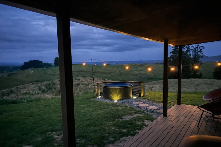 Sunlit Cabin @ Forest Edge - New Zealand