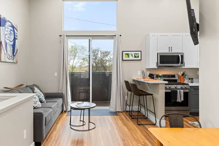Stylish Midtown Reno Retreat • Garage + Views - Reno, NV