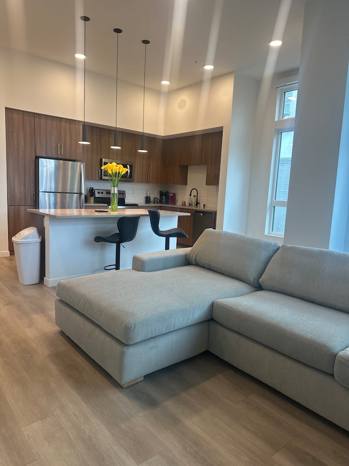 Spacious Hollywood 2br 2b W Pool, Gym, Parking - West Hollywood