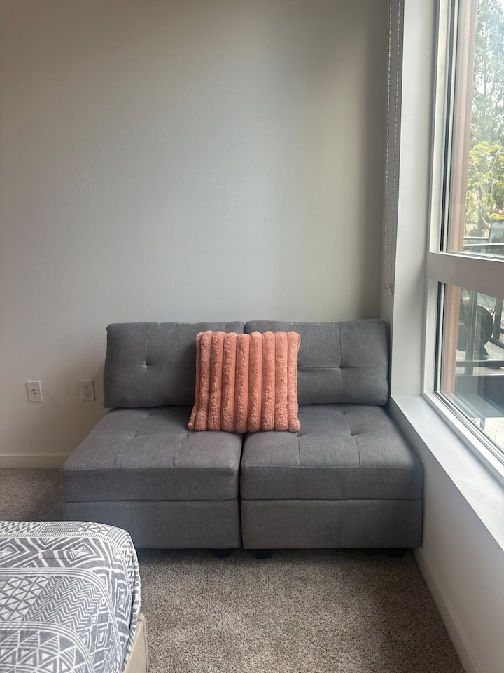 Cozy 2br, Pool, Parking, Gym - Hollywood, CA