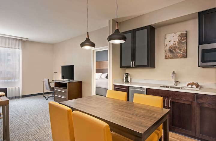 Luxury 1 Br 2 Queen Kitchen Suite W/ Breakfast - Boise, ID