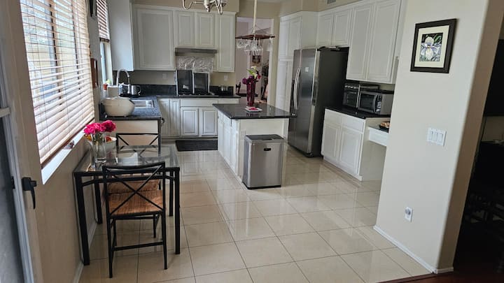 Beautiful Home, Nice Room - Chino, CA