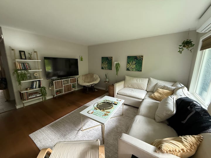 Breezy Mauka Townhouse - Honolulu, HI