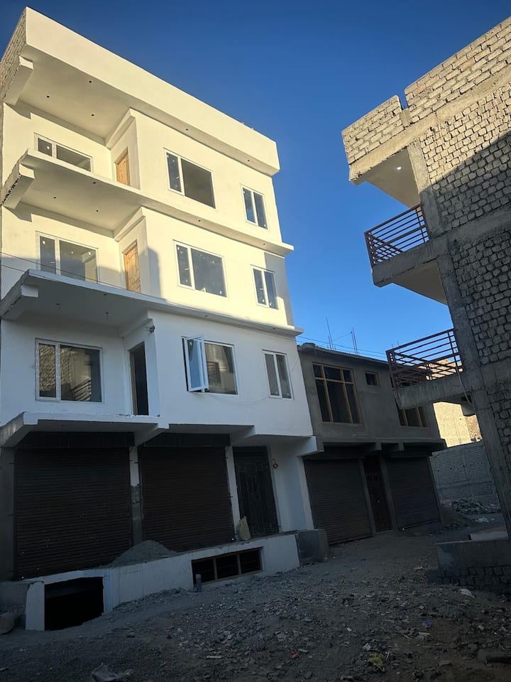 Full 5 Storeys Building - Leh