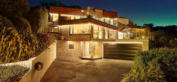 Resort Style, 30°c Indoor Pool, Whole House - Christchurch