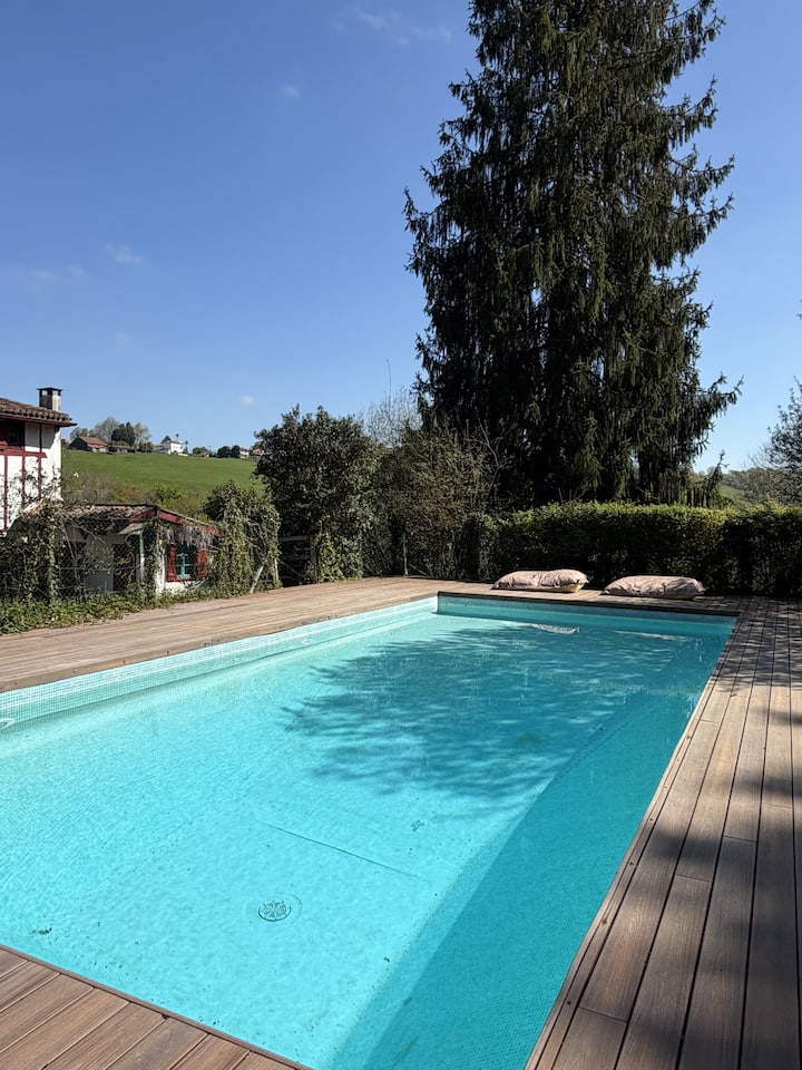 Extremely Spacious Modernised Farmhouse With Pool - バイヨンヌ