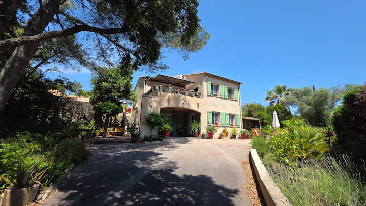 Entire Ground Floor In Villa, Private Entrance. - Saint-Raphaël