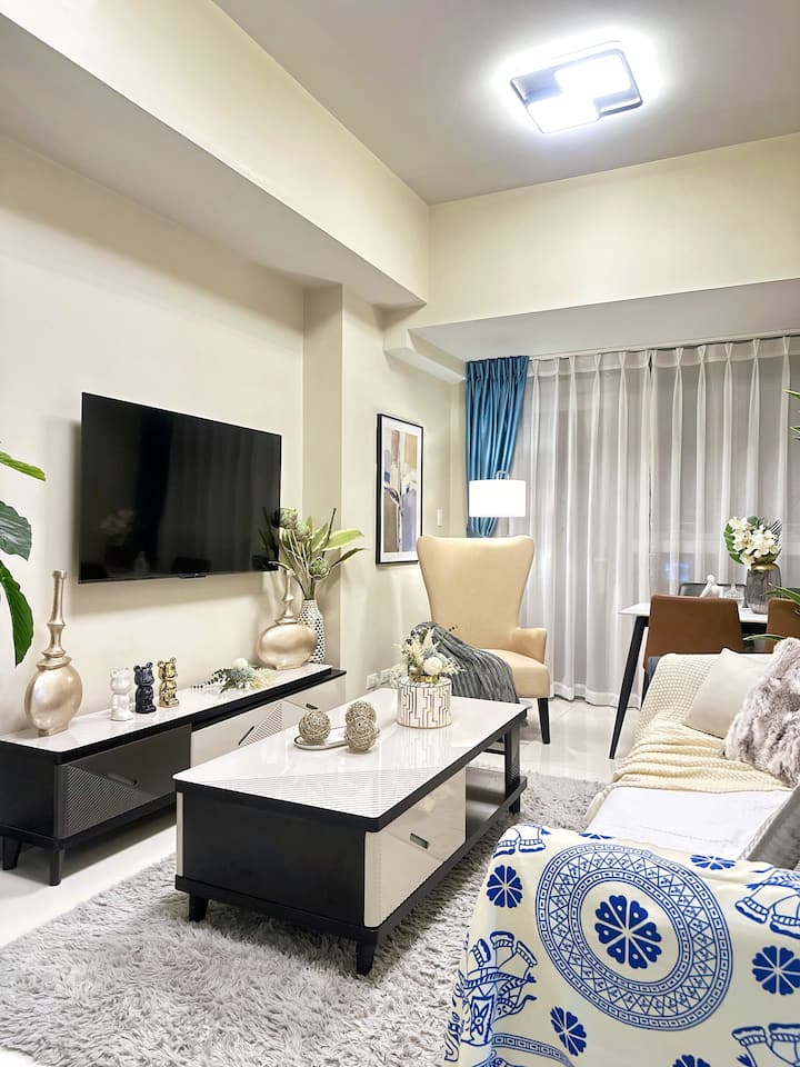 Uptown Bgc 3 Br Corner Unit Modern Home | Balcony - Taguig