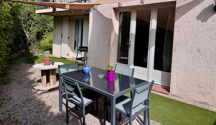 Joli Et Spacieux 2 Pièces Avec Jardin Privatif - Montauroux