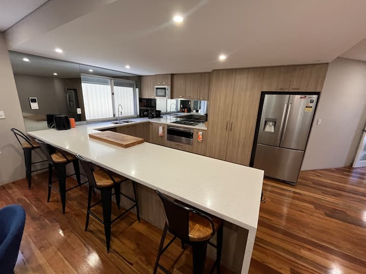 4 Bedroom Modern Coastal Home - Mindarie