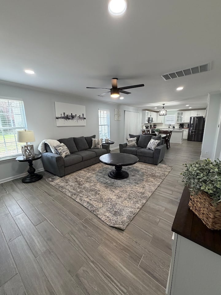 Spacious- 5 Beds | 10 Guests | Office | Small Gym - Splash Pad, Spring Hill