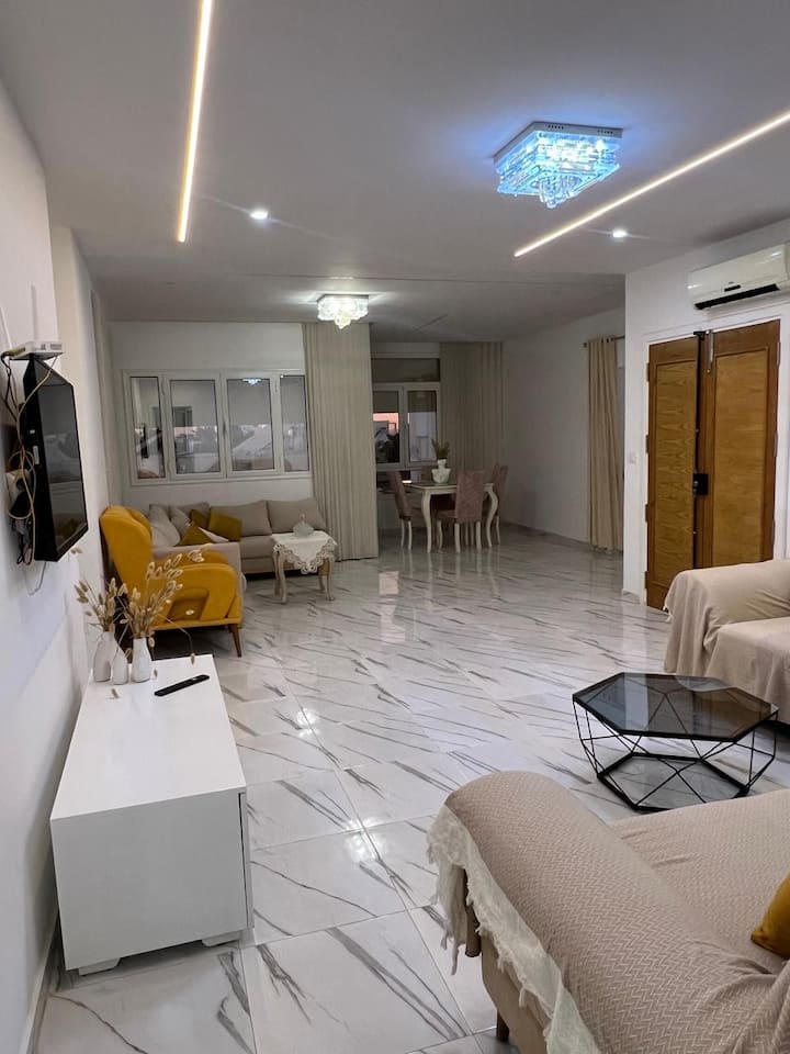Etage De Villa 5 Min à La Mer Et 7 Min L’aéroport - Monastir