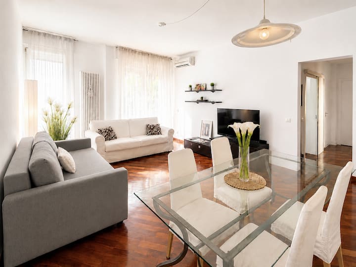 Elegant Spa Apartment | 2br Jacuzzi | Center - Bologna
