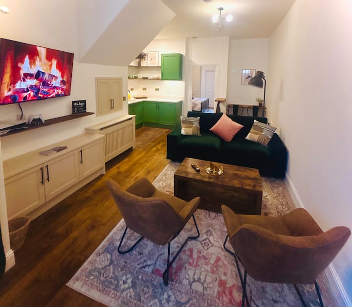 Twenty 7 - Modern & Spacious Killaloe Townhouse - Killaloe