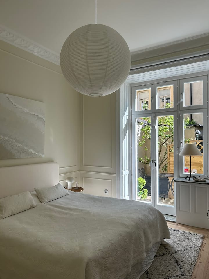 Historic 120m2 Flat W/ Own Patio & Grand Ceilings - Suède