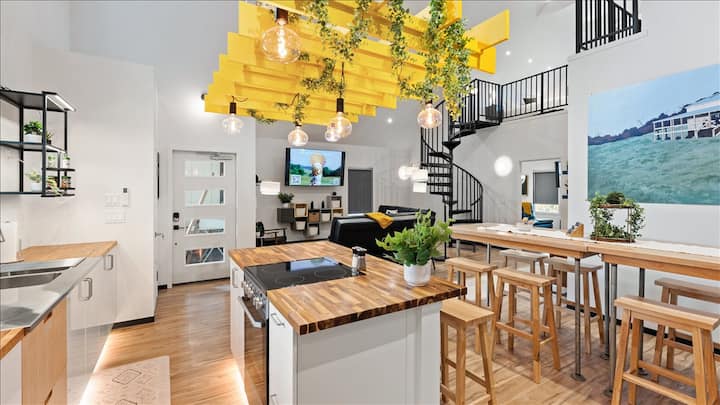 Farm Stay In Large Luxury European Barndominium - Jefferson City, TN