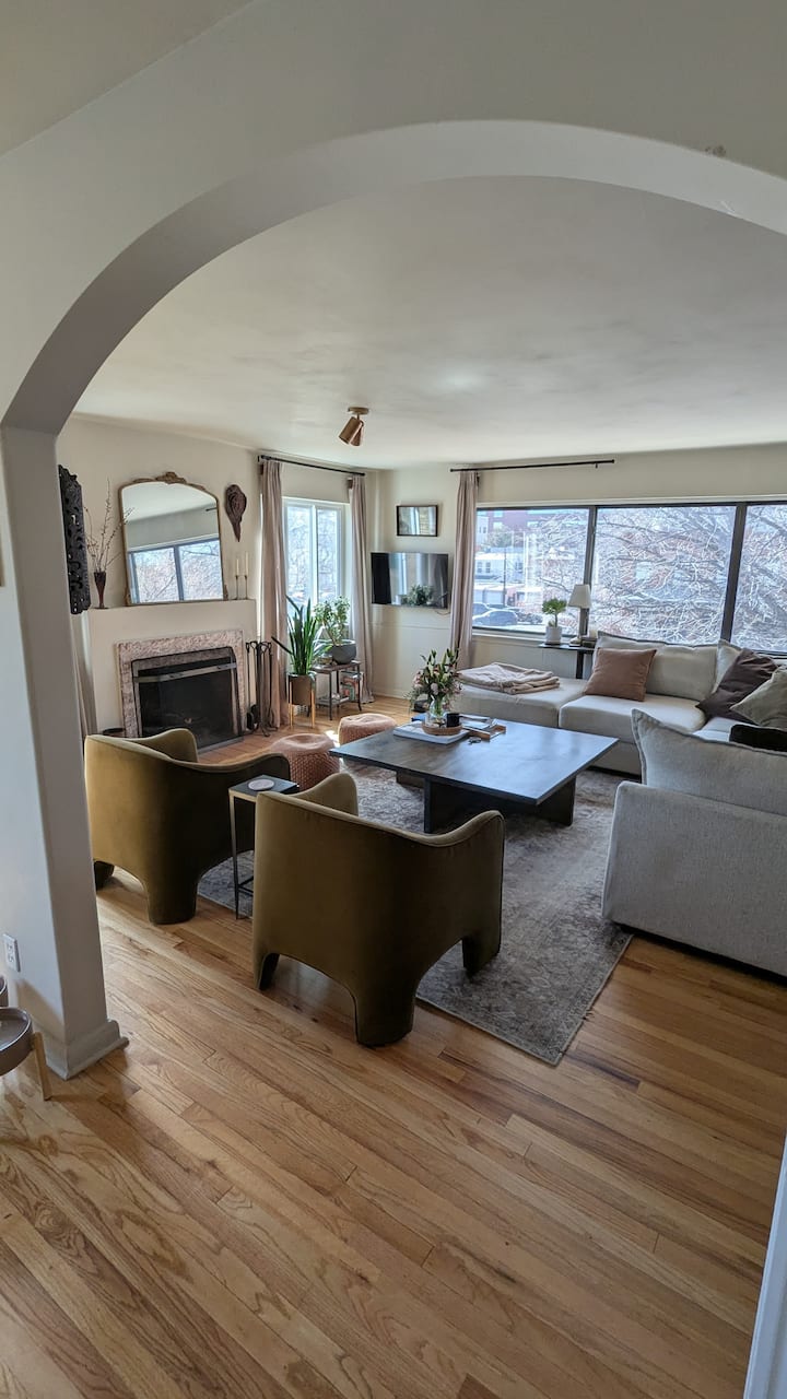 Stylish 2br/2ba- Prime Location! - Denver, CO