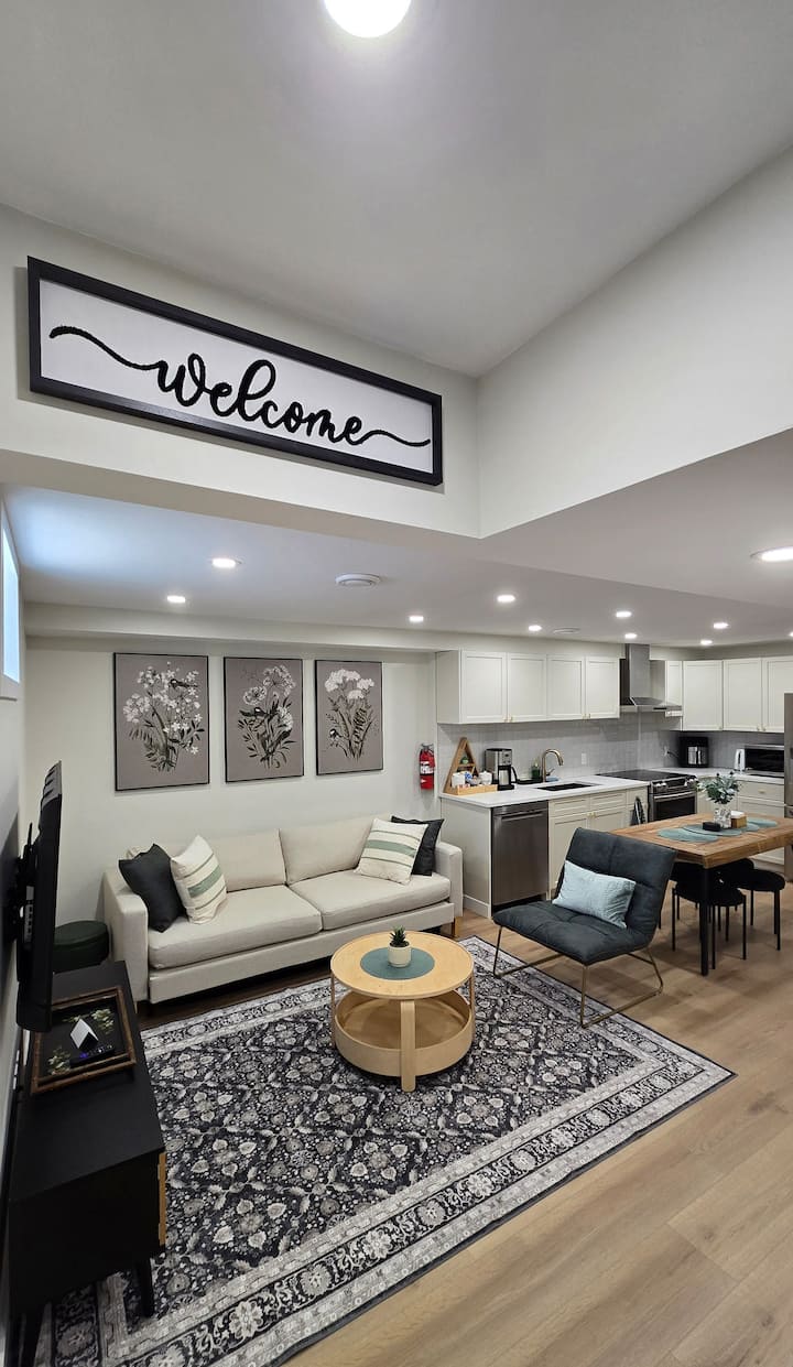 Charming Greenview Suite 3br/2ba - Calgary