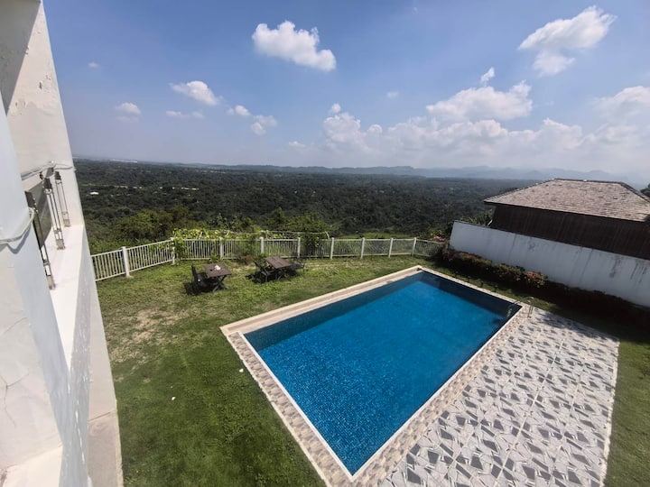 Very Spacious Villa In Clark D’heights Sun Valley - Angeles