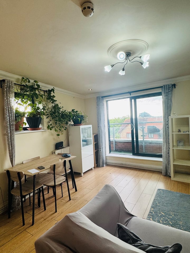 Charming Flat With Urban Views - Romford