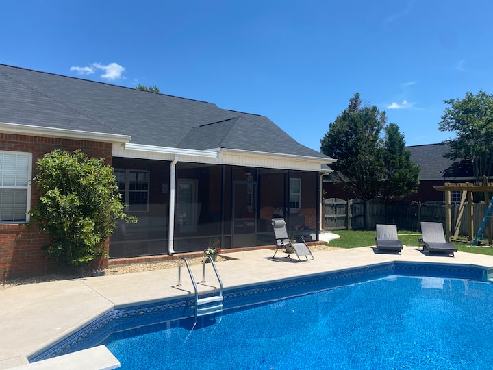 3 Bedroom Pool House - Warner Robins, GA