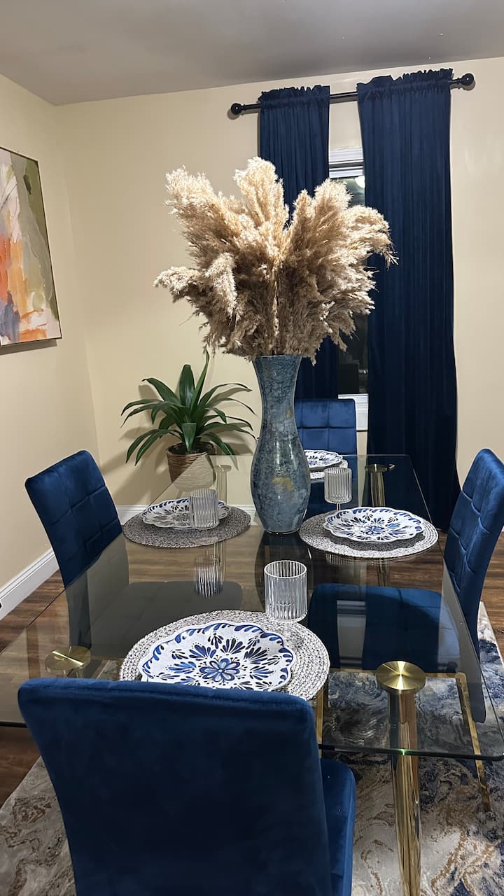 Crescent Hideaway Deluxe - Syracuse, NY