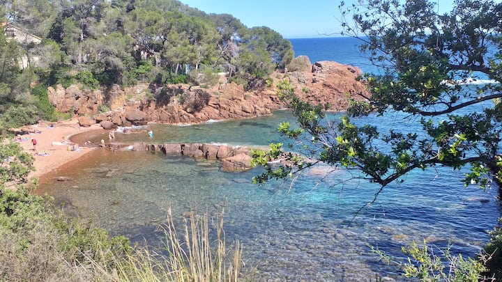 Rez De Jardin à 400m Des Criques - Agay
