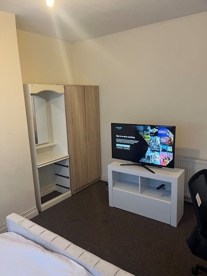 Double Room In Wolverhampton - Wolverhampton