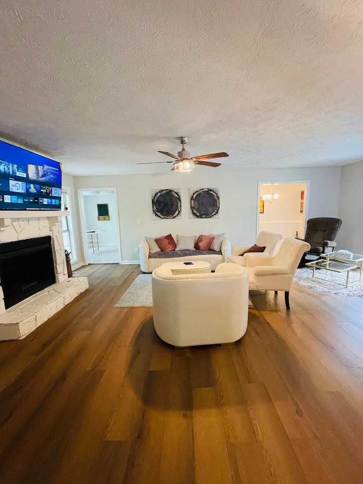 Luxury Master Bedroom With Private Bath - Marietta, GA