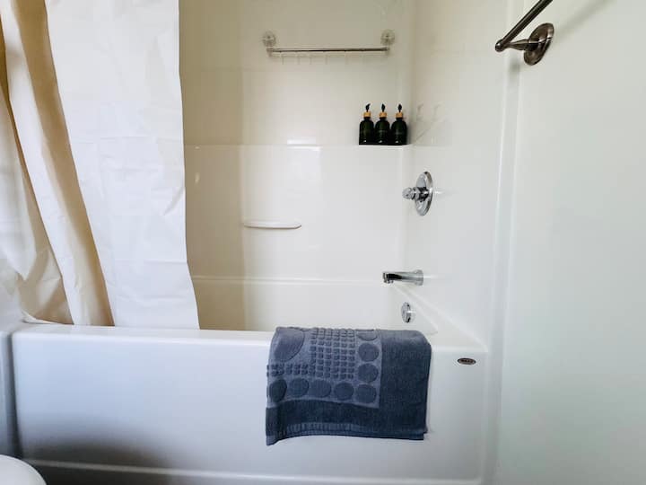 Cozy Hollow—private Detached 1br Suite In Victoria - Langford