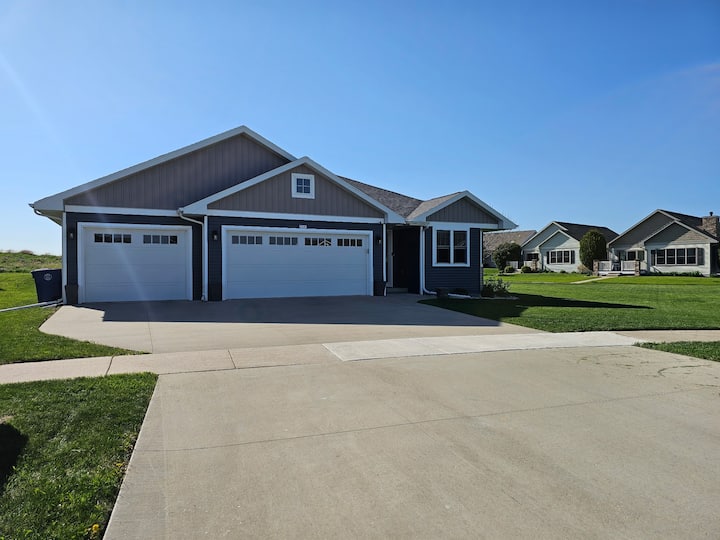 New 4br 3ba Home Close To Eaa - Oshkosh, WI