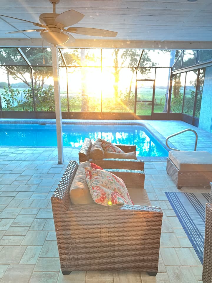 Weeki Lake Home W/heated & Cooled Pool, By Disney & Kayaking - Spring Hill, FL