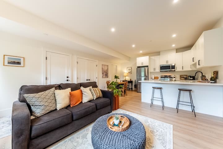 Harbour City Hideaway - Guest Suite With King Bed - Canada