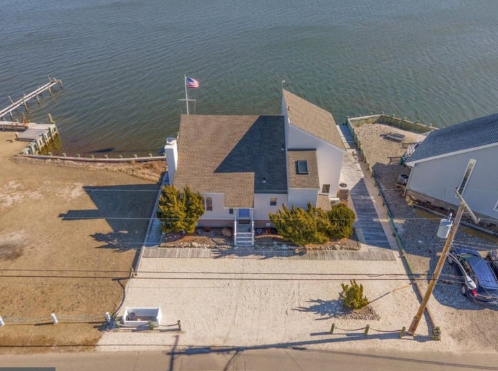 Bay Front Huge Deck House - Barnegat Light, NJ