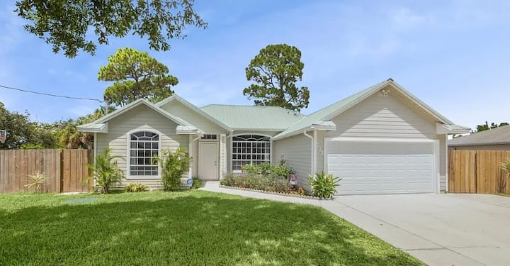 Port Saint Lucie Getaway - Port St. Lucie, FL