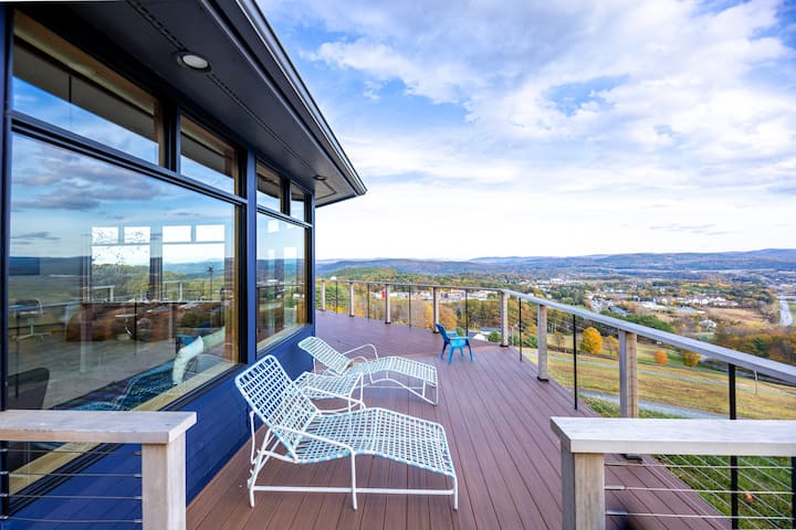 Hot Tub + Gorgeous Views - Green Mountain Getaway - Hanover, NH