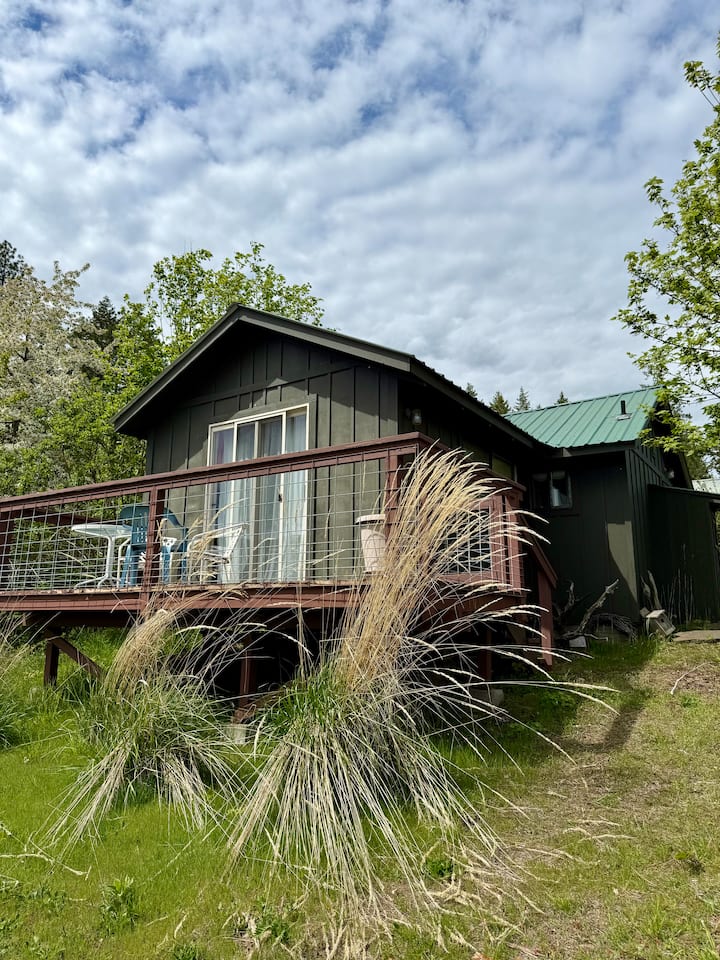 Sunnyside Cabin - Hope, ID