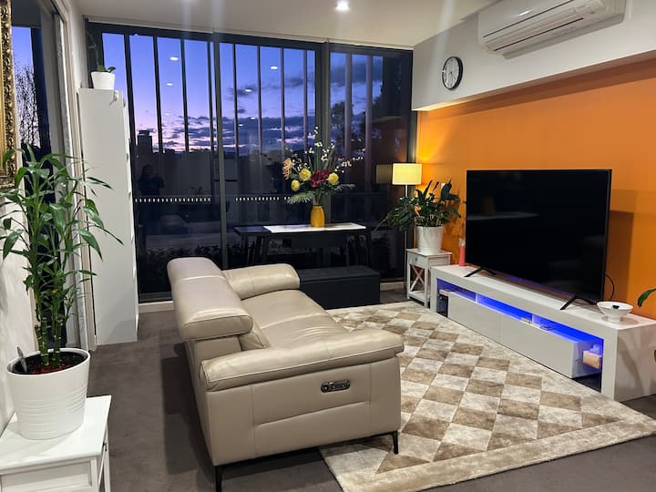 Stylish & Modern 1 Br Unit @Waterloo (New Listing) - Rosebery