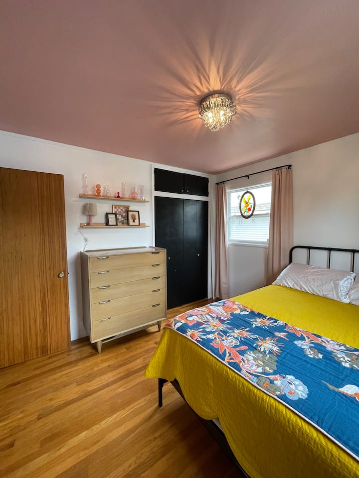 The Violet Villa - Benson - オマハ, NE