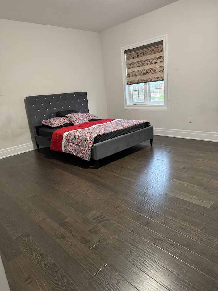 Big Master Bedroom - Brampton
