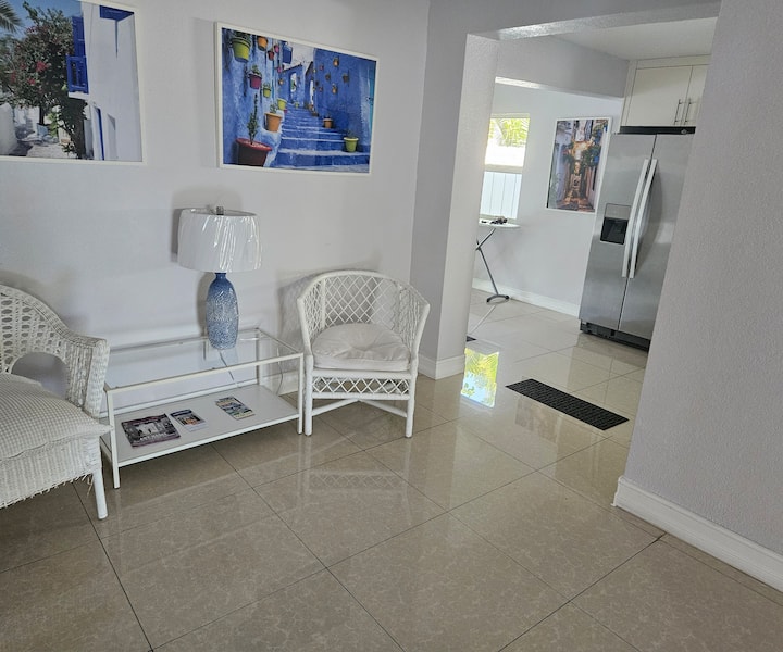 Room With Bathroom And Tv - Miami, FL