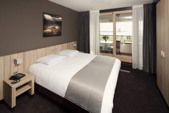 Serene Room With Indoor Pool Near Town Center - Steenbergen