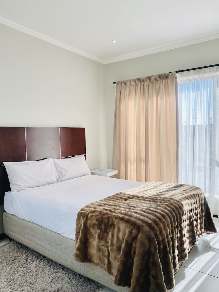 Intimate 1 Bed In Fourways - Sandton