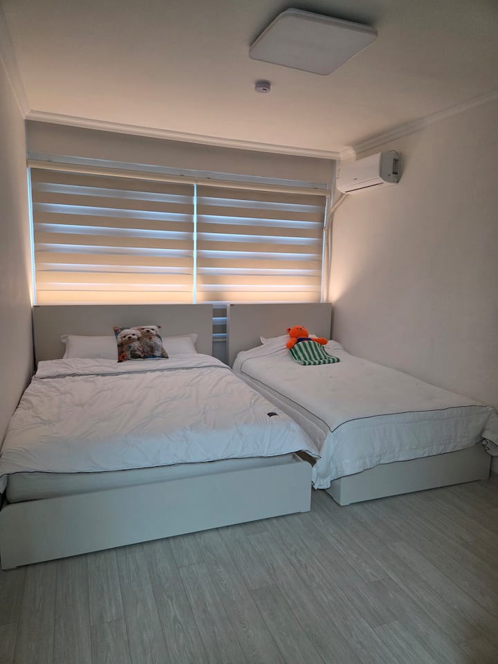 영일대Jj1하우스  일출바닷가도보 30초 영일대스카이워크,식물원차로3분,넷플,애견동반가능 - Pohang-si