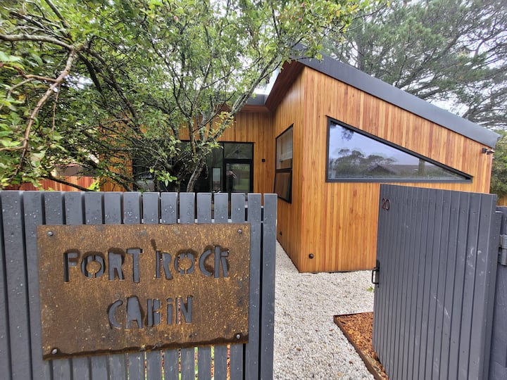 Fort Rock Cabin - Blackheath