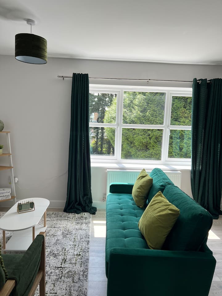 Dover Ferry Terminal 2 Flats Sleep 8, Parking - Dover