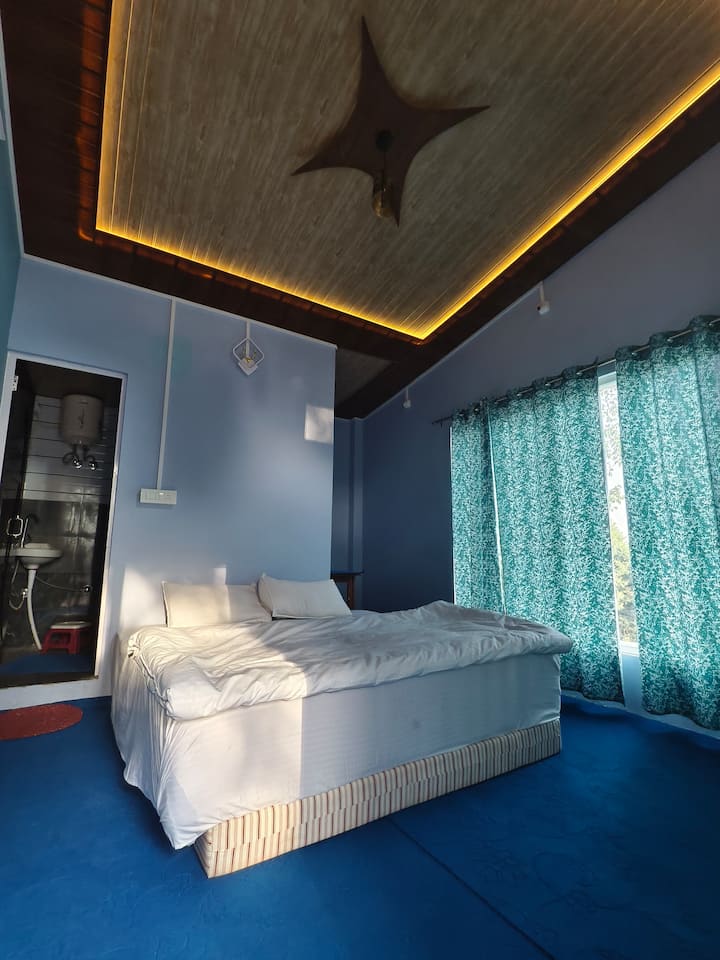 Lake Glass Room Nainital - Nainital